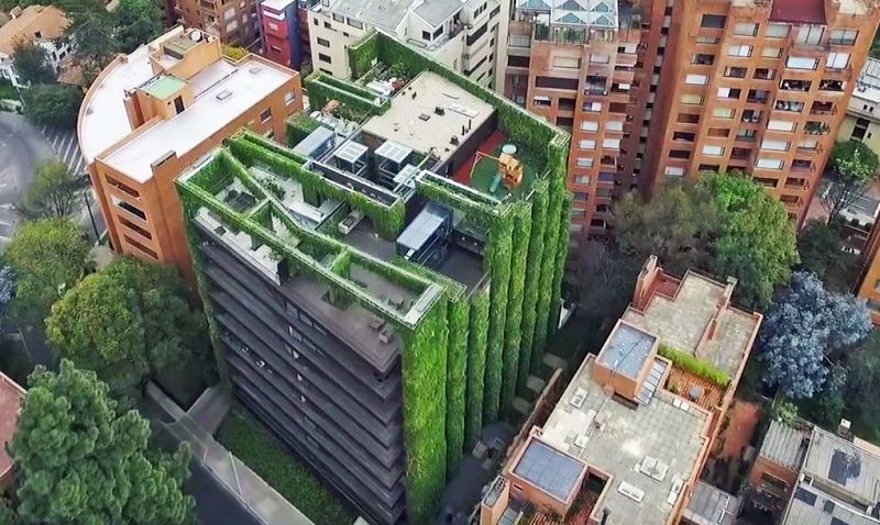 El jardín vertical más grande del mundo, el Edificio Santalaia en Bogotá, Colombia.